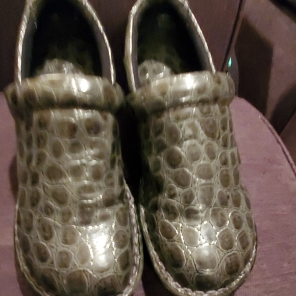 boc | Shoes | Boc Gray Clogs 75 | Poshmark